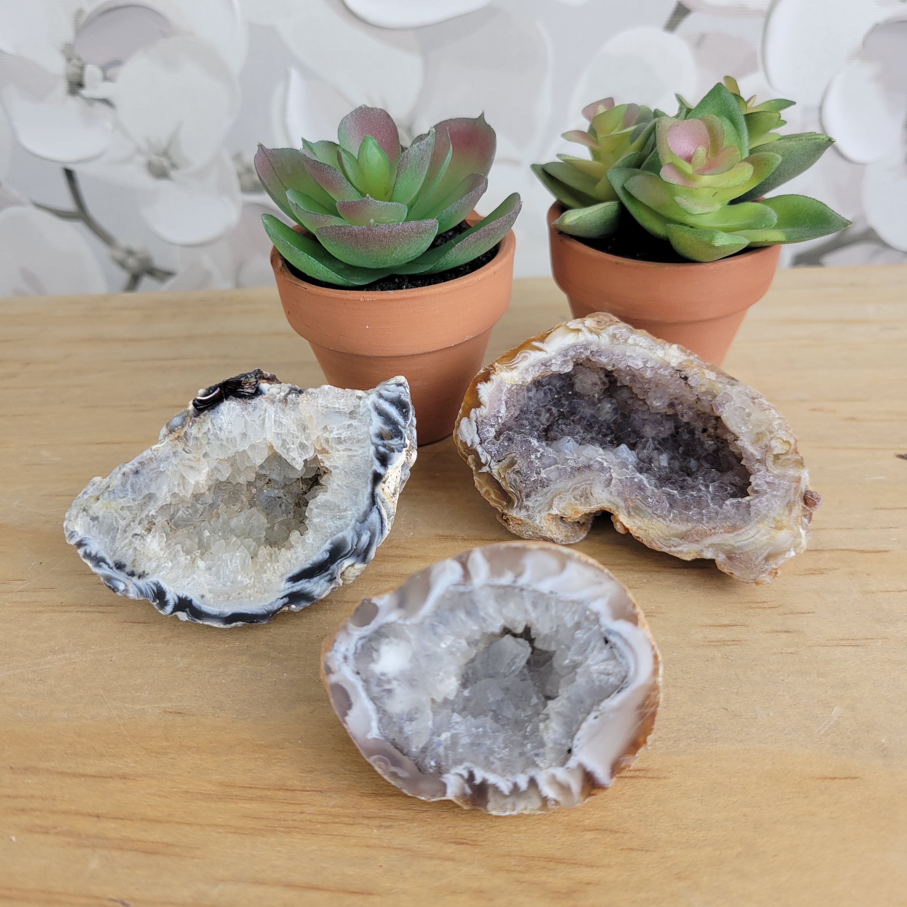 Oco Geode Natural 1-3" – Crystal Joys